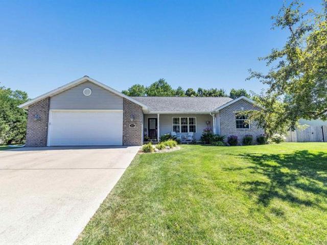 816 Woodrow St, Denmark, WI 54208