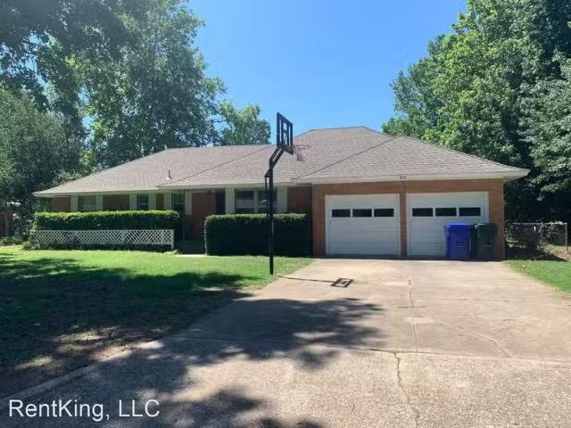 816 Willow Lane 816 Willow Ln