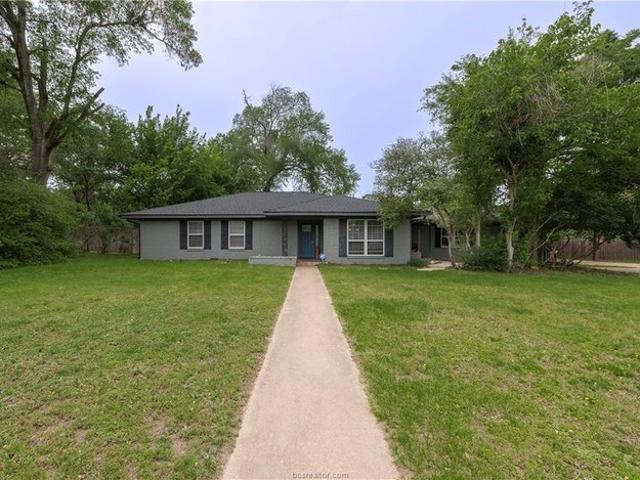 816 Tanglewood Dr, Bryan, TX 77802