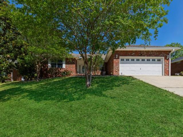 816 Travis Ct, Crestview, FL 32536