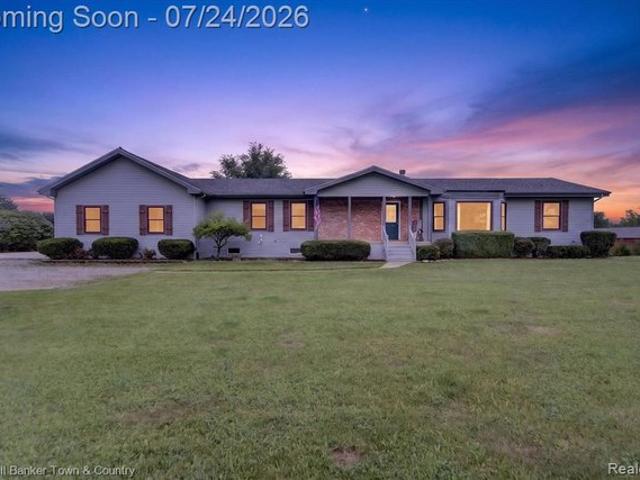 8175 Farley Rd, Putnam Township, MI 48169