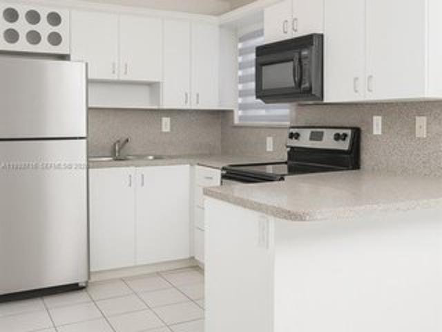 8170 NW 10th St Apt 2, Miami, FL 33126