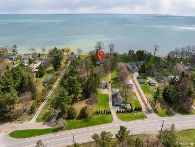 8171 Lakeshore Rd, Worth Township, MI 48450