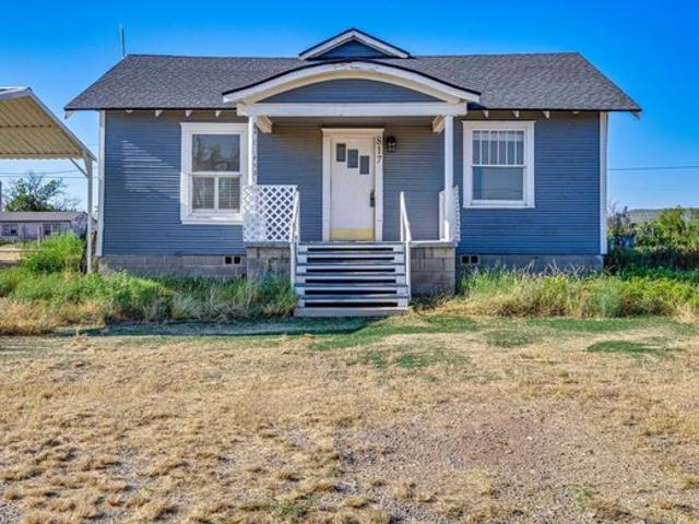 817 3rd St, Sterling City, TX 76951