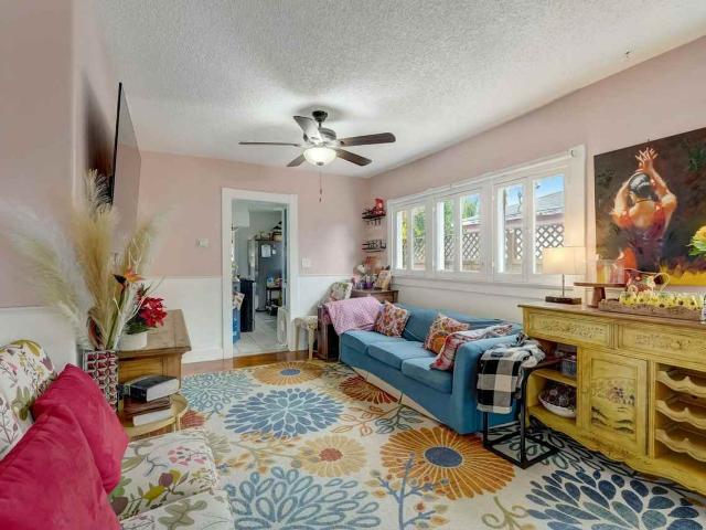 817 1/2 East Palmyra Avenue 2 Bedroom Condo for Rent at 817 1/2 E Palmyra Ave, Orange, CA 92866
