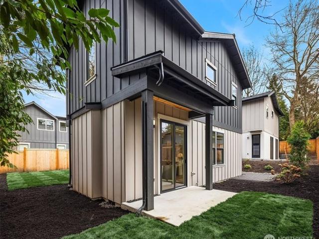 817 18th Ave W, Kirkland, WA 98033