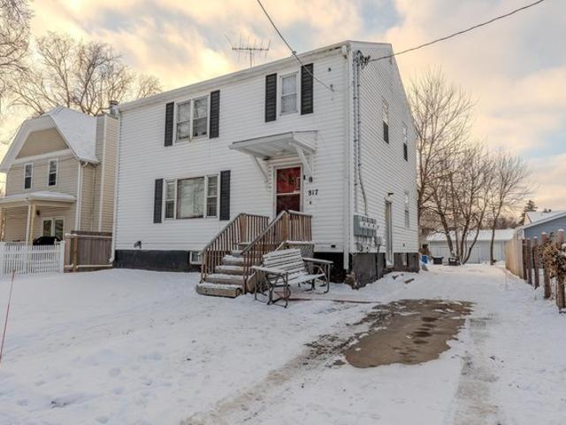 817 9th St S, Fargo, ND 58103