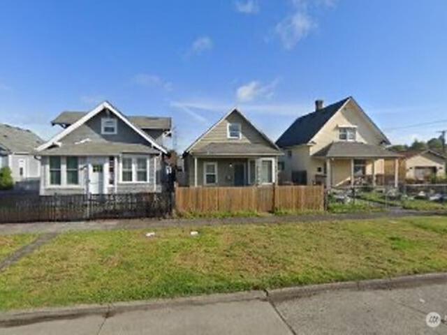 817 E 35th St, Tacoma, WA 98404