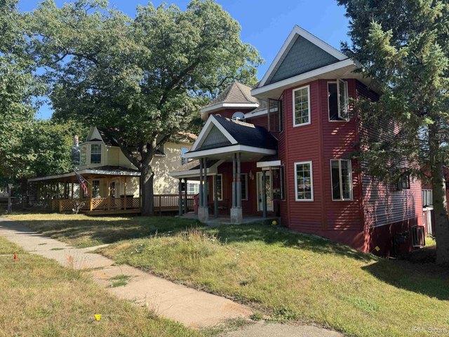 817 E B St, Iron Mountain, MI 49801