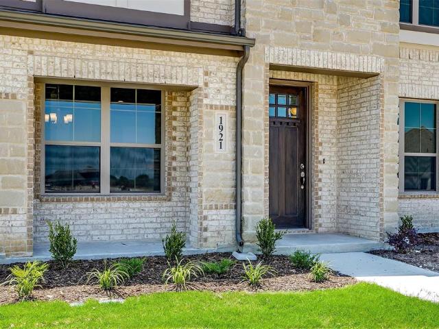 817 Homeplace Cir, Mansfield, TX 76063 | MLS #21113 | Compass