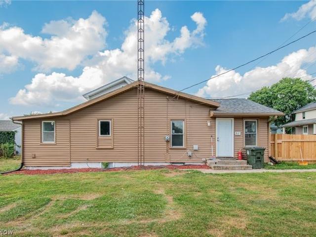 817 Halter Ct NW, Canton, OH 44708