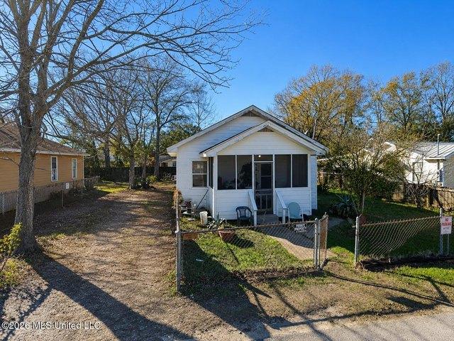 817 Handy Ave, Ocean Springs, MS 39564