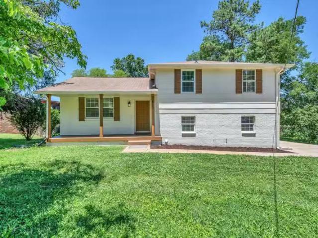817 HERMITAGE RDG, HERMITAGE, TN 37076 Single Family Residence.