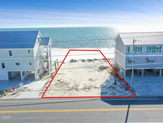 817 HIGHWAY 98, MEXICO BEACH, FL 32456 Single Family Residence.
