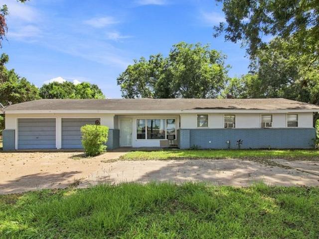 817 Masonic Oak Dr, Brazoria, TX 77422