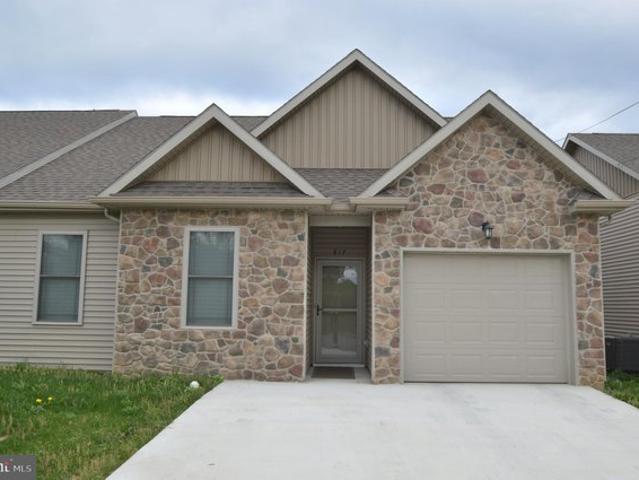 817 S Church St, Waynesboro, PA 17268