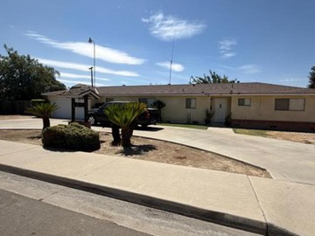 817 S Del Norte Ave, Kerman, CA 93630