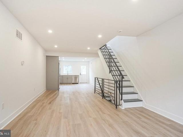 817 Pierce St, Philadelphia, PA 19148