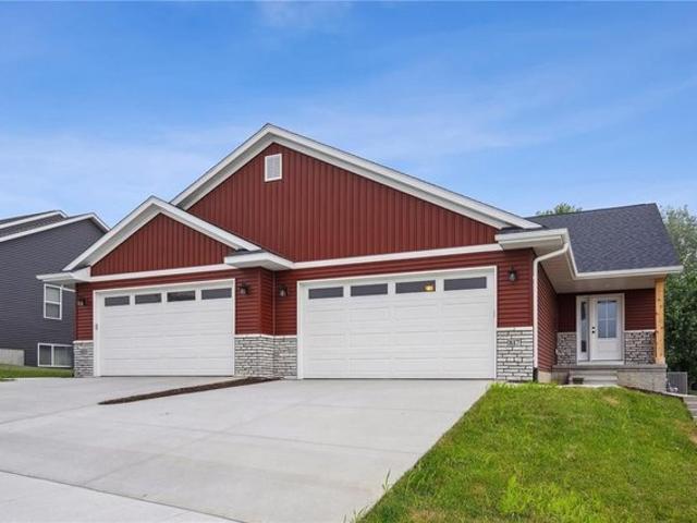 817 Prairie View Dr, West Branch, IA 52358