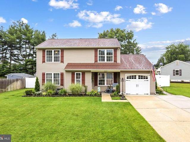 817 Richmond Dr, Sicklerville, NJ 08081