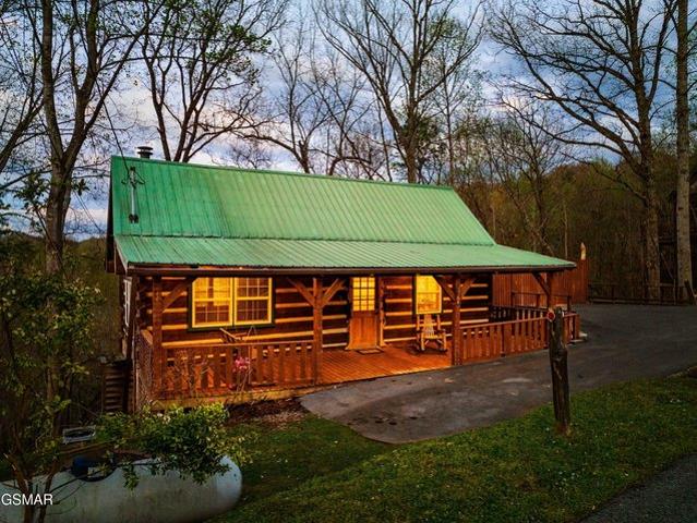 817 Ridgefield Dr, Sevierville, TN 37876