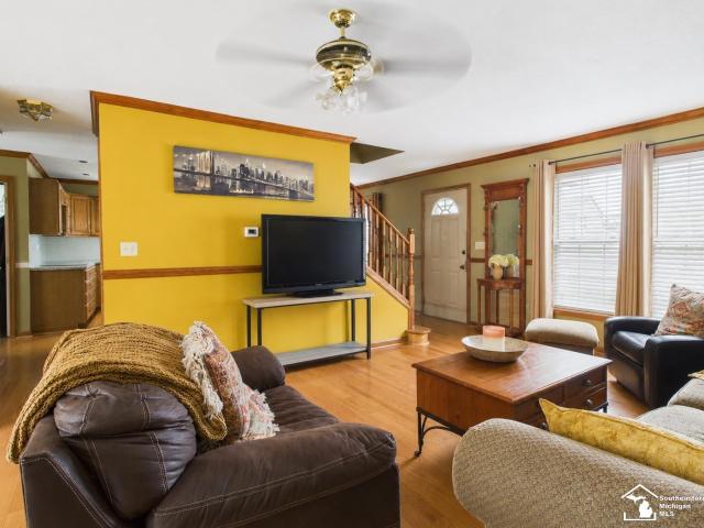817 W 5th Street