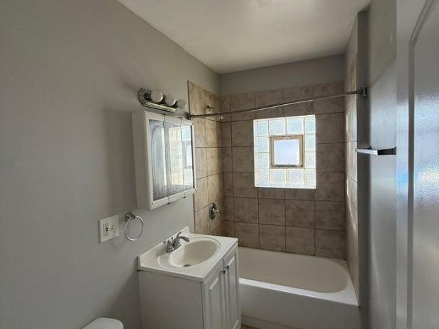 817 W 34th Place 2 Bedroom Apartment for Rent at 817 W 34th Pl, Chicago, IL 60608 Bridgeport