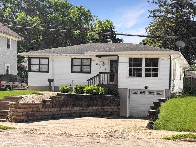 817 W Empire St, Freeport, IL 61032