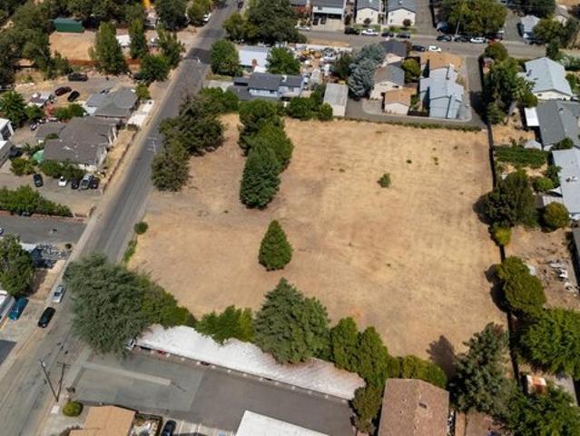 817 Waugh Ln, Ukiah, CA 95482