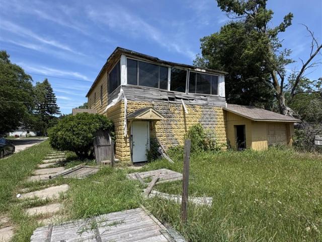 817 Thresher Avenue