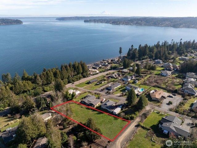 8185 E Seaview Dr, Port Orchard, WA 98366