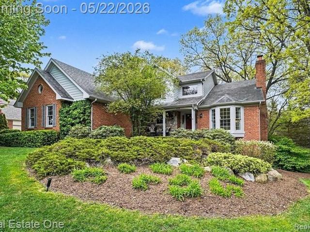 8189 High Point Trl, White Lake, MI 48386
