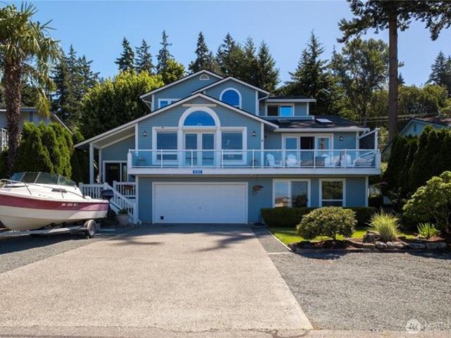 8189 Whidbey Dr, Clinton, WA 98236