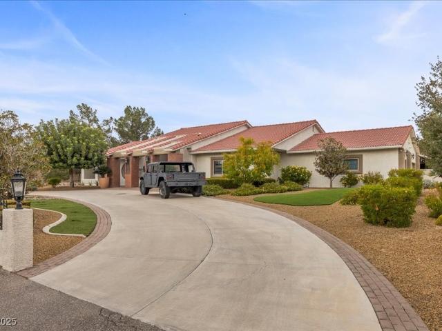 8180 W Red Coach Avenue
