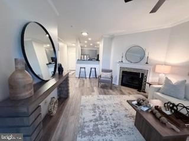 8181 Carnegie Hall Ct Apt 301, Vienna, VA 22180
