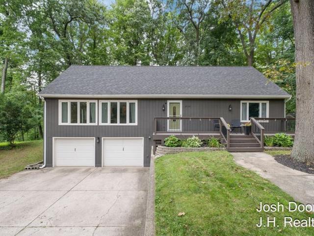8181 Vergennes St SE, Ada, MI 49301