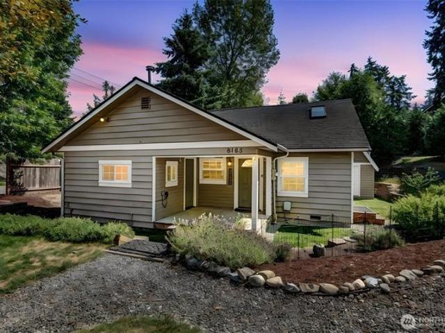 8183 NE 165th St, Kenmore, WA 98028