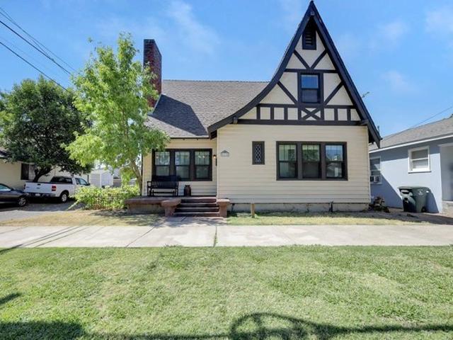 818 11th St, Marysville, CA 95901