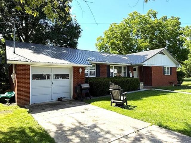 818 15th Ave, Marlinton, WV 24954