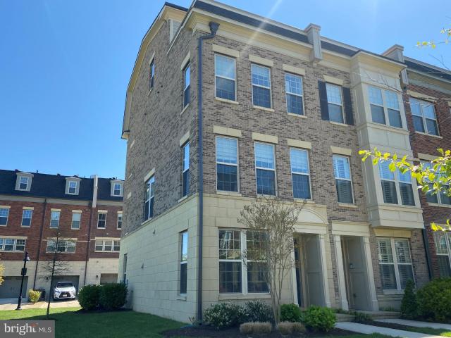 818 Admirals Way, Oxon Hill, MD 20745 | Compass