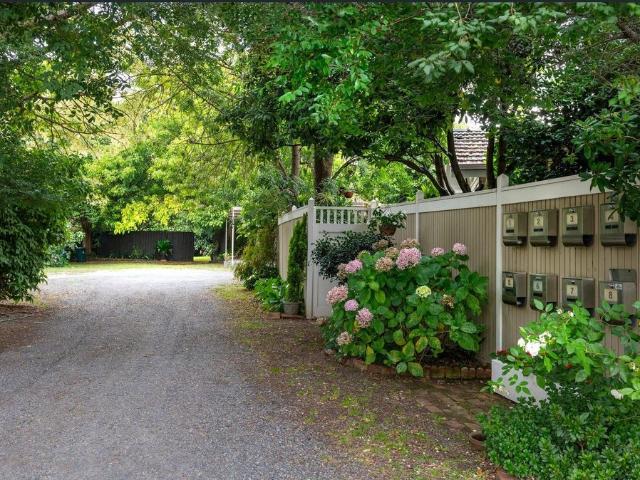 8/18 Glencairn Avenue