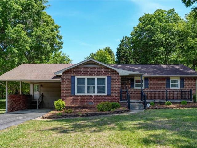 818 Grand Oaks Drive