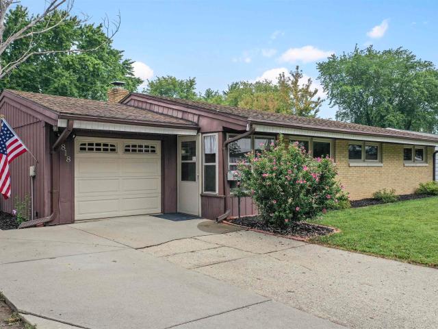 818 GROSS Avenue