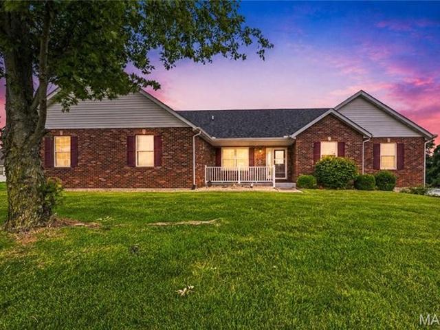 818 E Wood Dr, Columbia, IL 62236