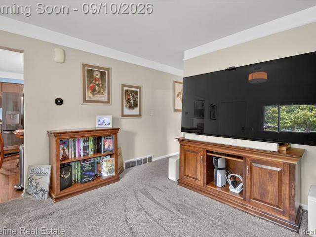 818 E Cross Street