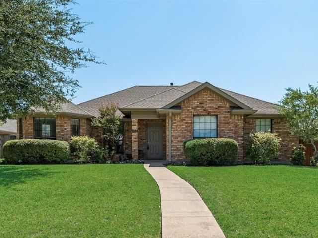 818 Foxwood Ln, Wylie, TX 75098