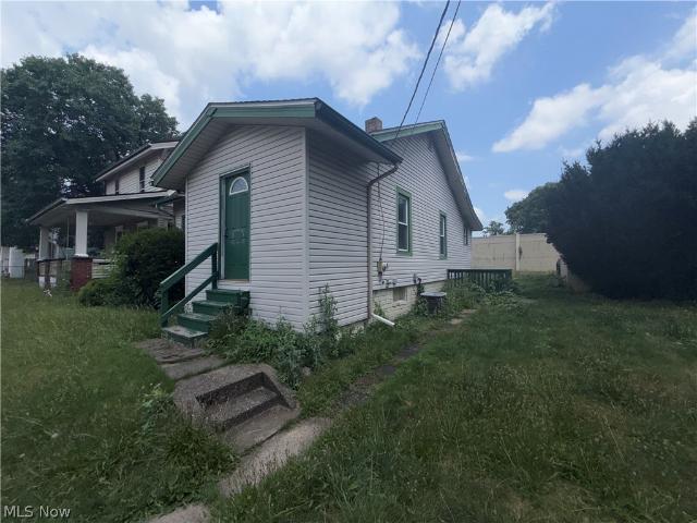 818 Halter Court NW