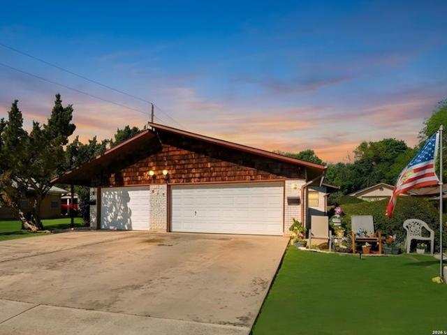 818 Lois St Apt A, Kerrville, TX 78028