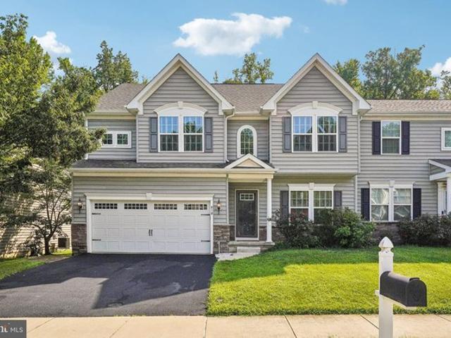 818 N Aikens Tavern Ct, Newark, DE 19702