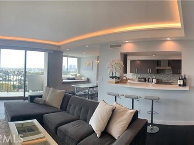 818 N Doheny Drive 908